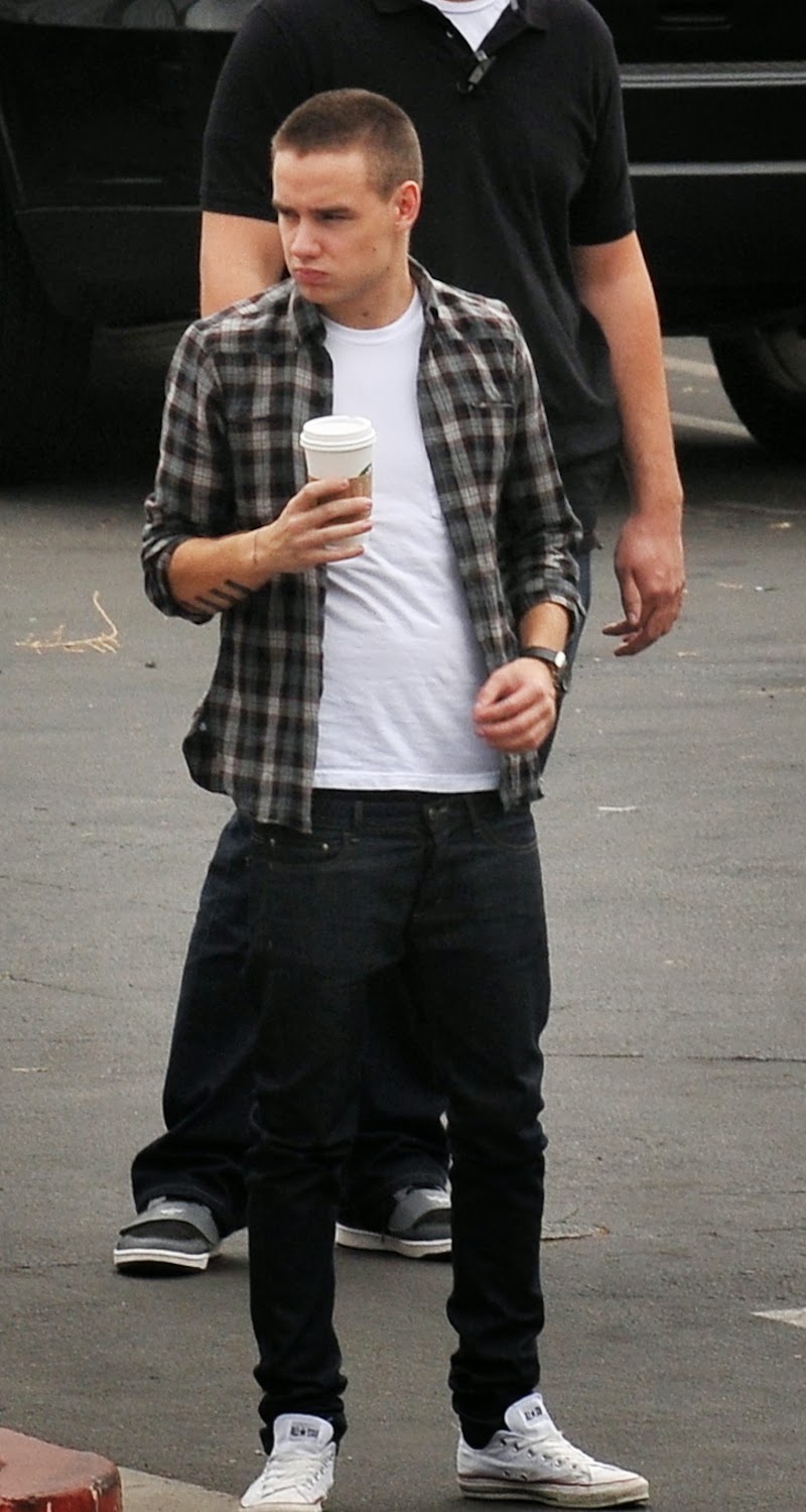 Celeb Saggers: One Direction Sagging While Playing Football