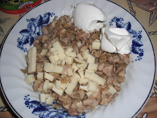 Retete simple,sanatoase si gustoase: Ciuperci umplute cu pui / sunca