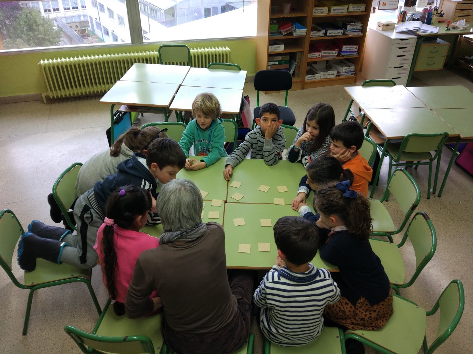 .: Playing different games helps to learn English!!