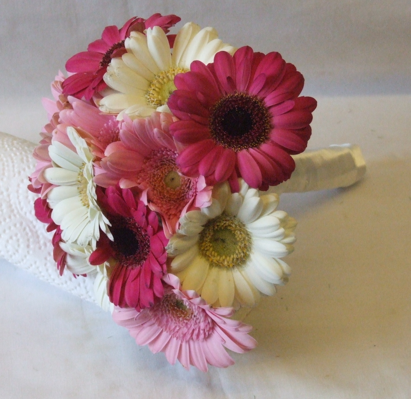 RJ's Florist: Rose and gerbera wedding