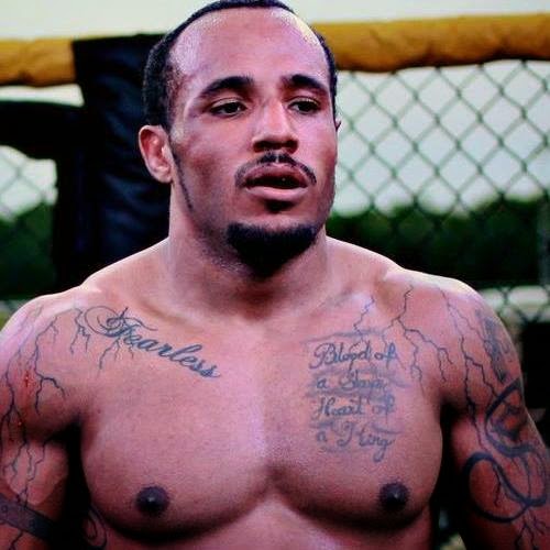 LIVE IN THE CLUTCH : THE HEART OF AN MMA FIGHTER