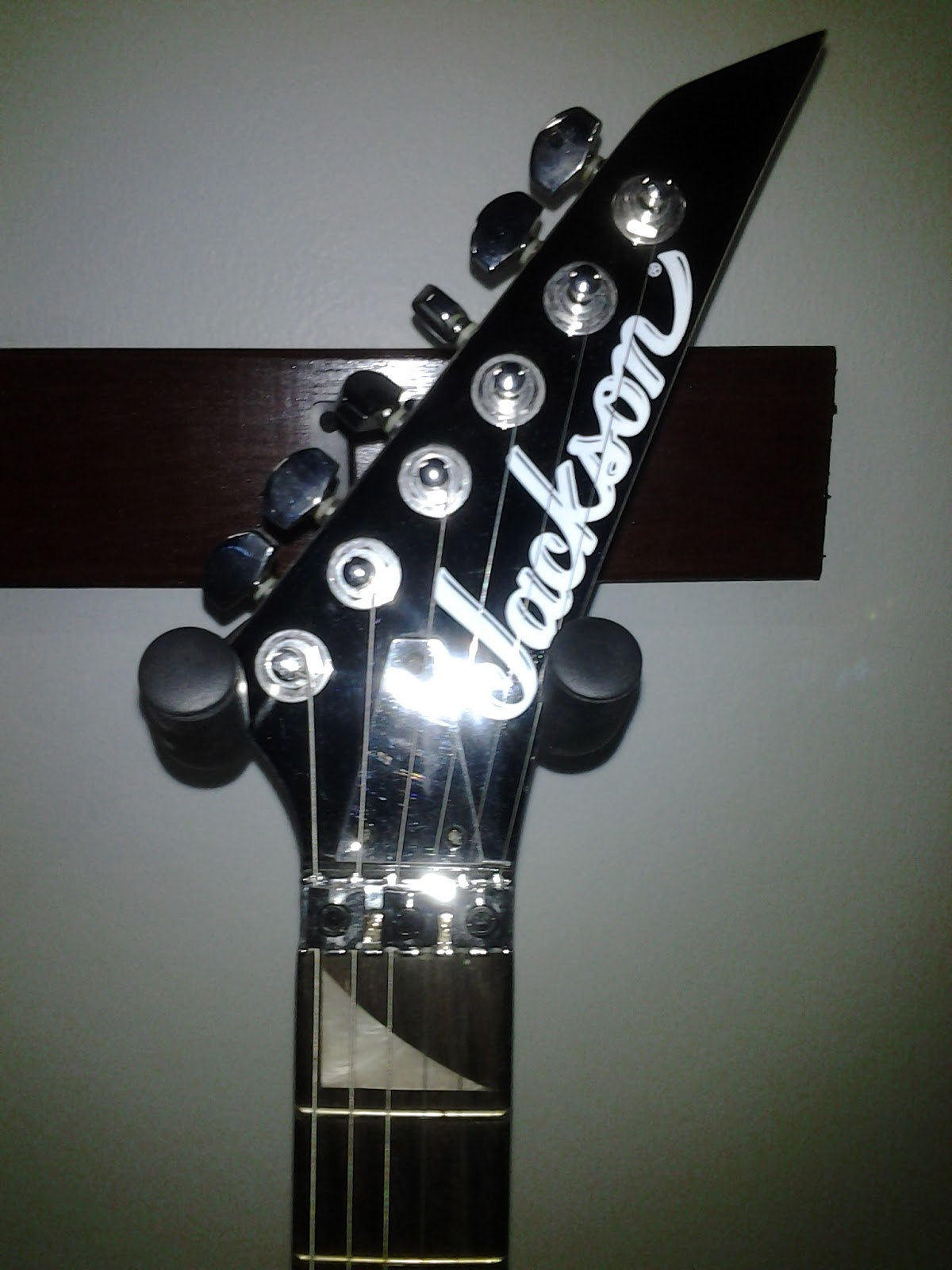 Legacy Studio: Jackson Flying V - Flaming Red