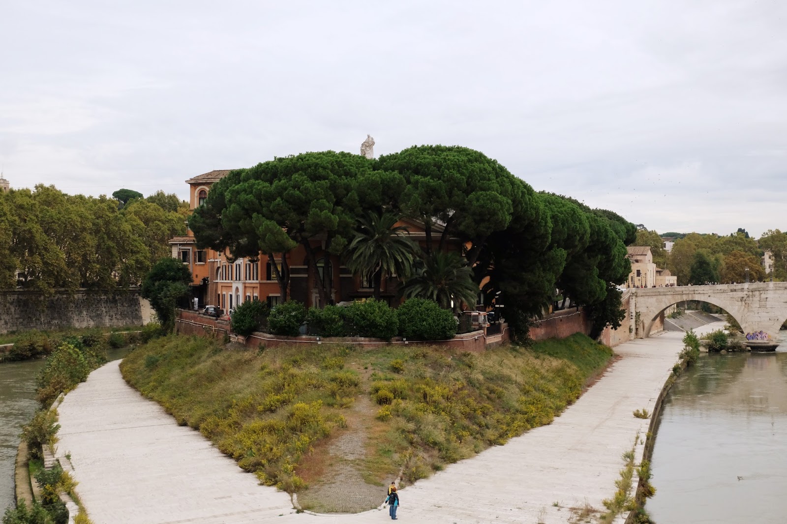 Tiber river | Christine Loves to Travel