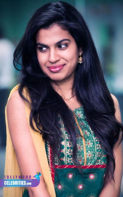 Sravana Bhargavi Profile Biography Family Photos and Wiki and Biodata ...
