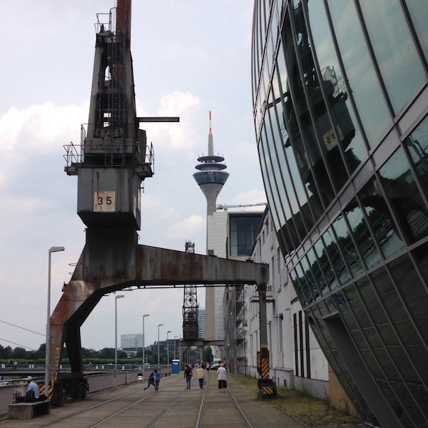 MONOCHROMATIC AXONOMETRIC: Rheinturm