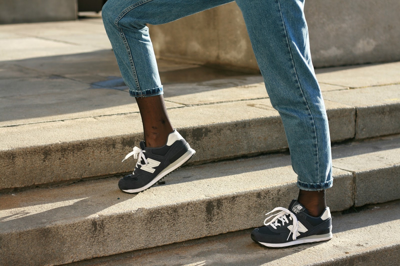 New Balance & Mom jeans - little wings of style