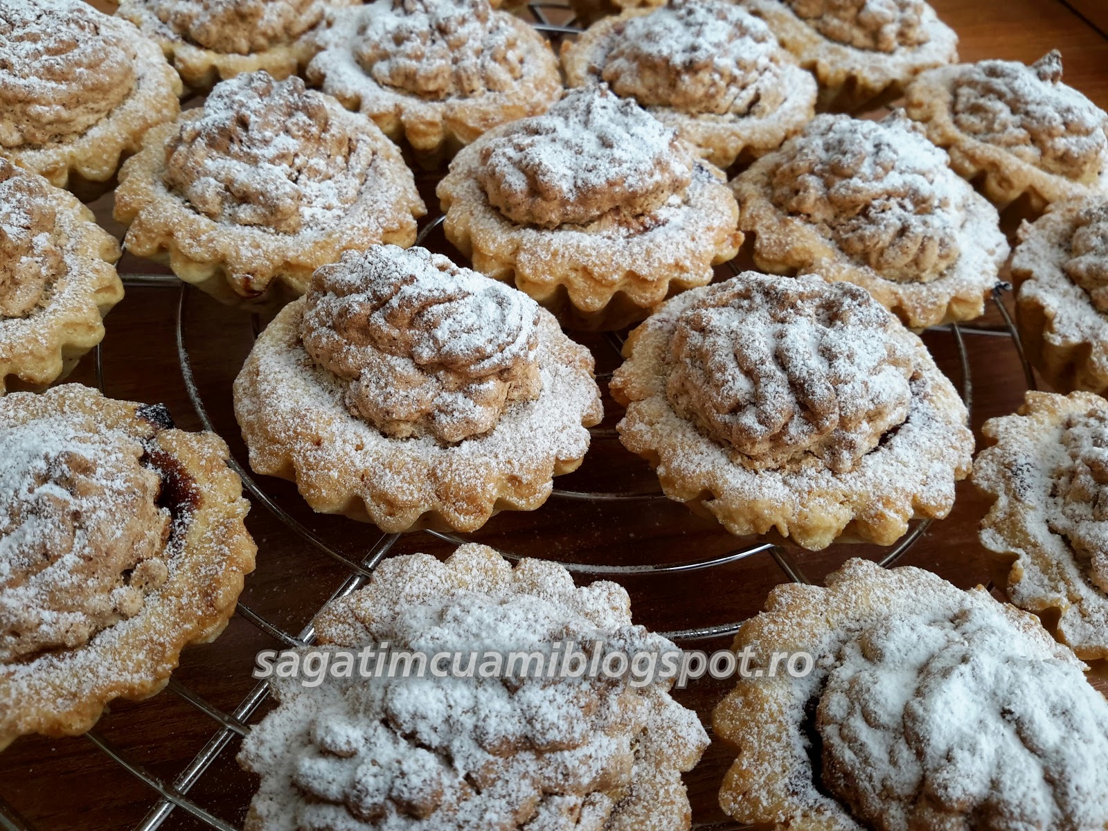 Sa gatim cu Ami: Cosulete cu nuca si gem