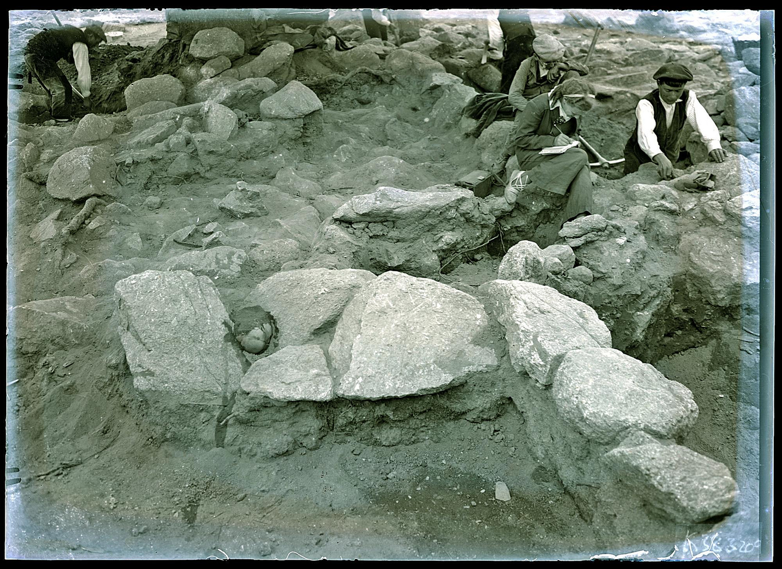 ALGO MÁS QUE HUESOS: NUESTRAS PIONERAS EN ARQUEOLOGÍA: María ...