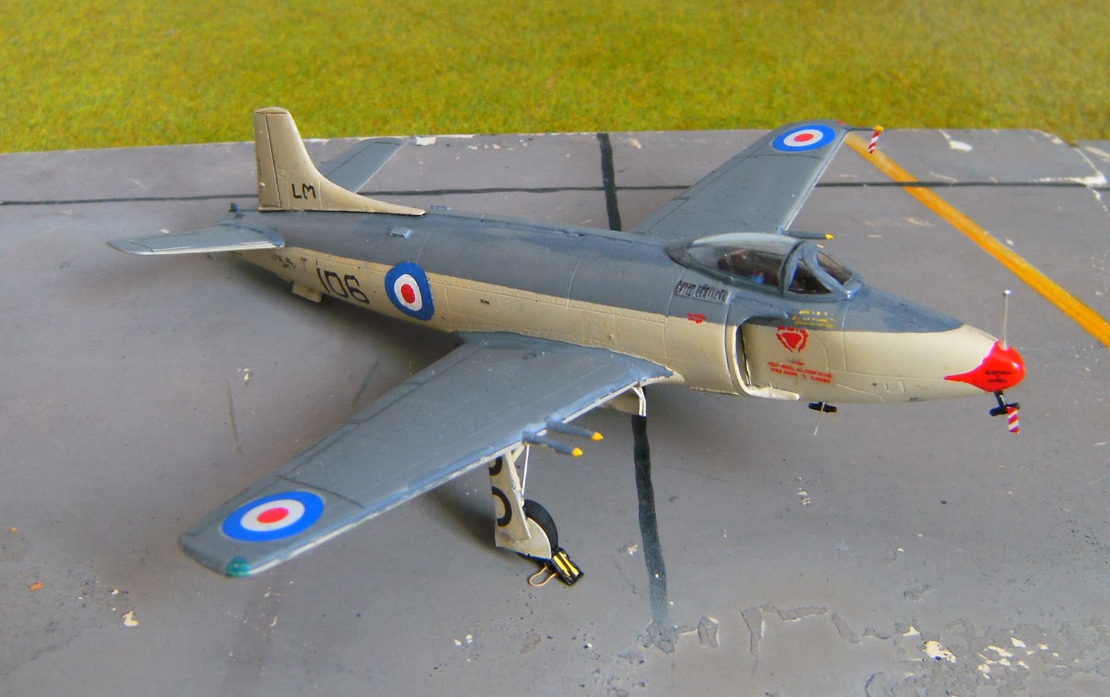 Happyscale-Modellbau: Supermarine Attacker - AZ-models 1/72