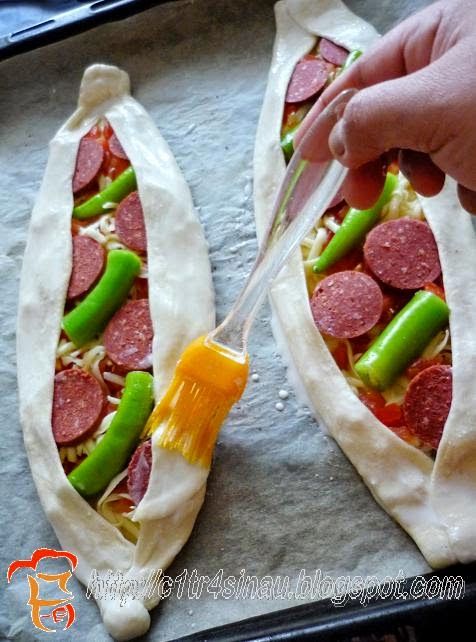 Citra's Home Diary: SUCUKLU PİDE (Turkish style sausage Pizza)