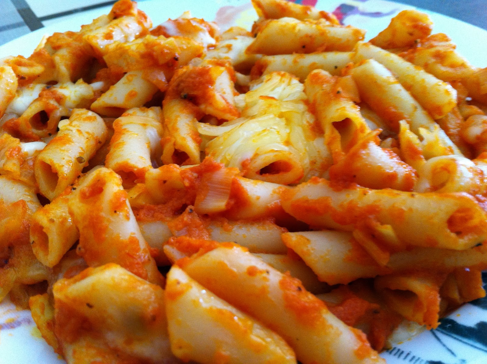 Cocina y hornea: Macarrones con tomate
