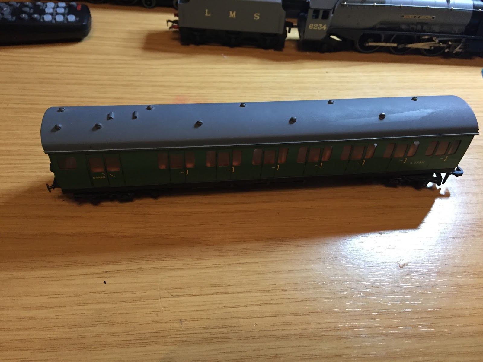 Hornby Dublo 3 Rail: Another blue EMU - continued