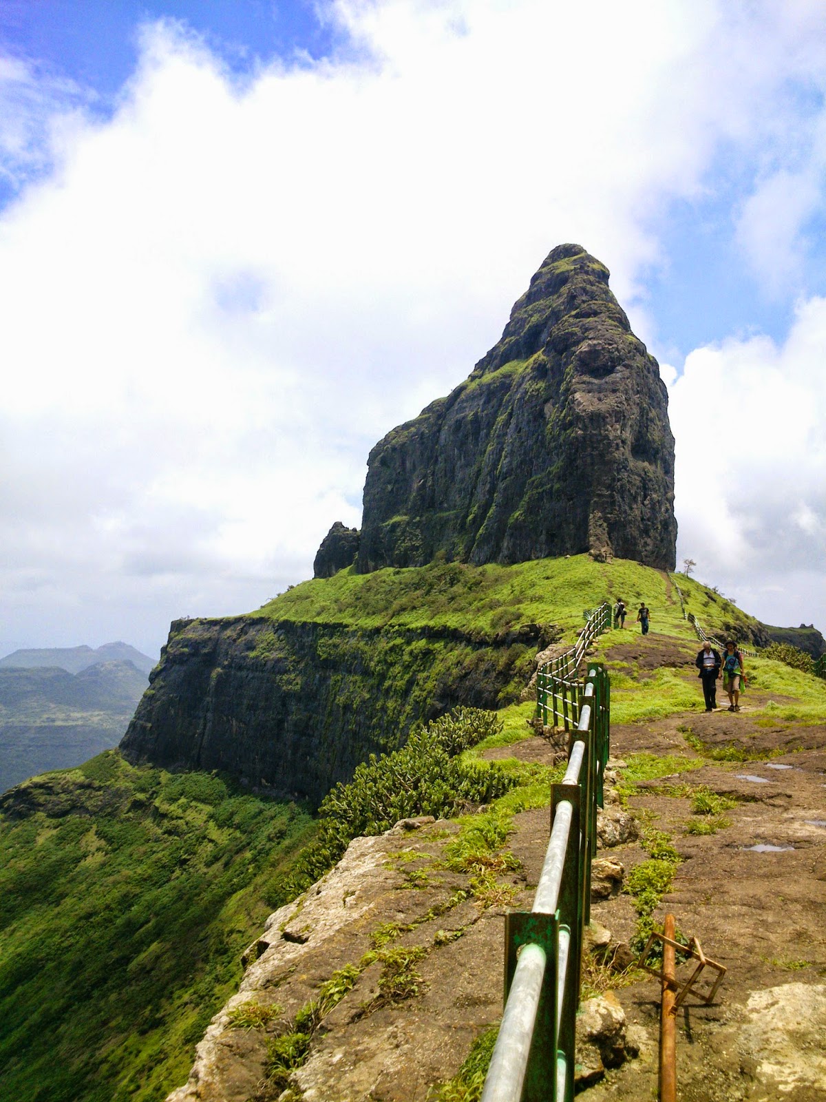 INDEPENDANCE DAY WEEKEND HIKE (PART 1): DHODAP FORT ~ Monsoon Trekker