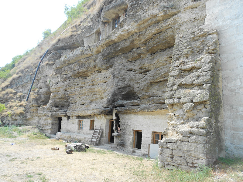 McLauchlan's Moldovan Musings: The Cave Monasteries in Tipova