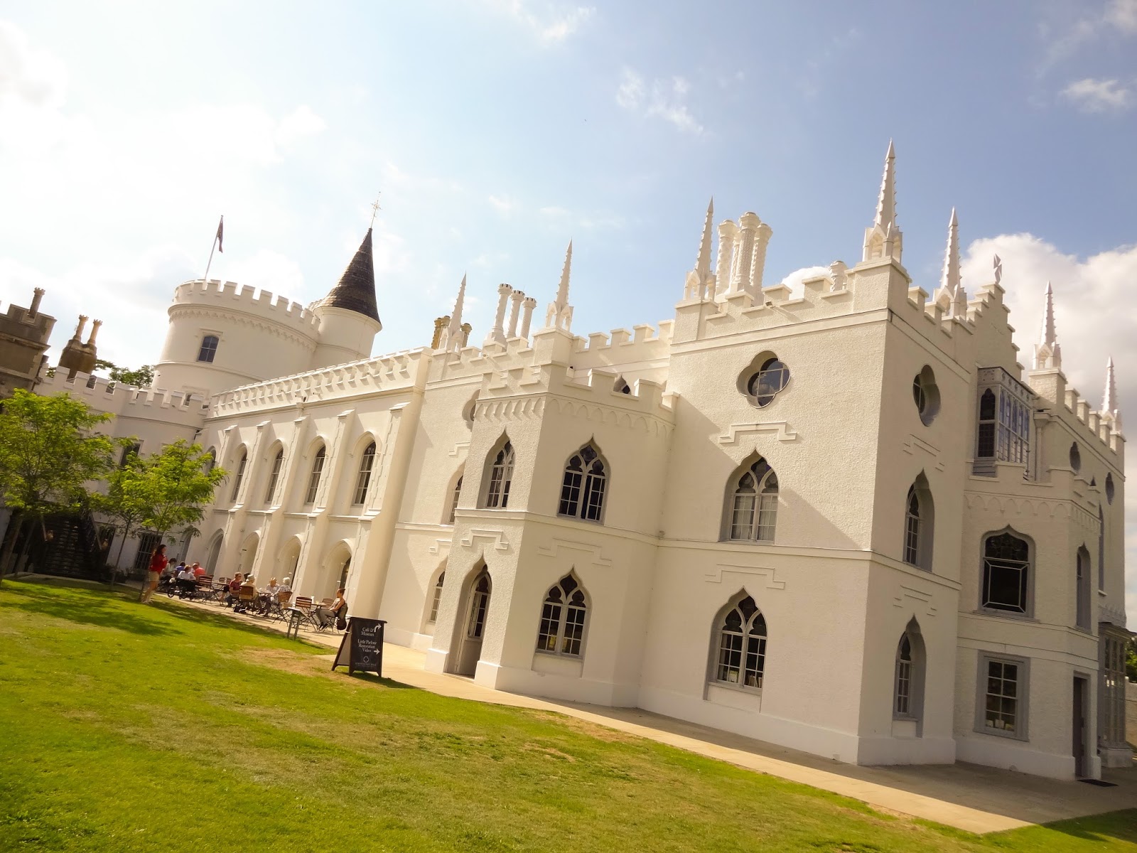 Helena Loves Travel: Beyond Central London: Strawberry Hill Gothic Castle