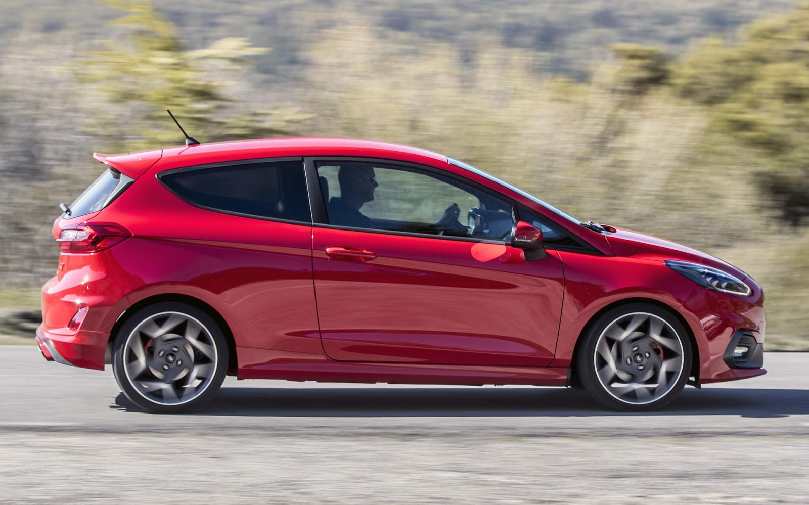 Novo Ford Fiesta 2019 ST e Active vão à venda - Europa