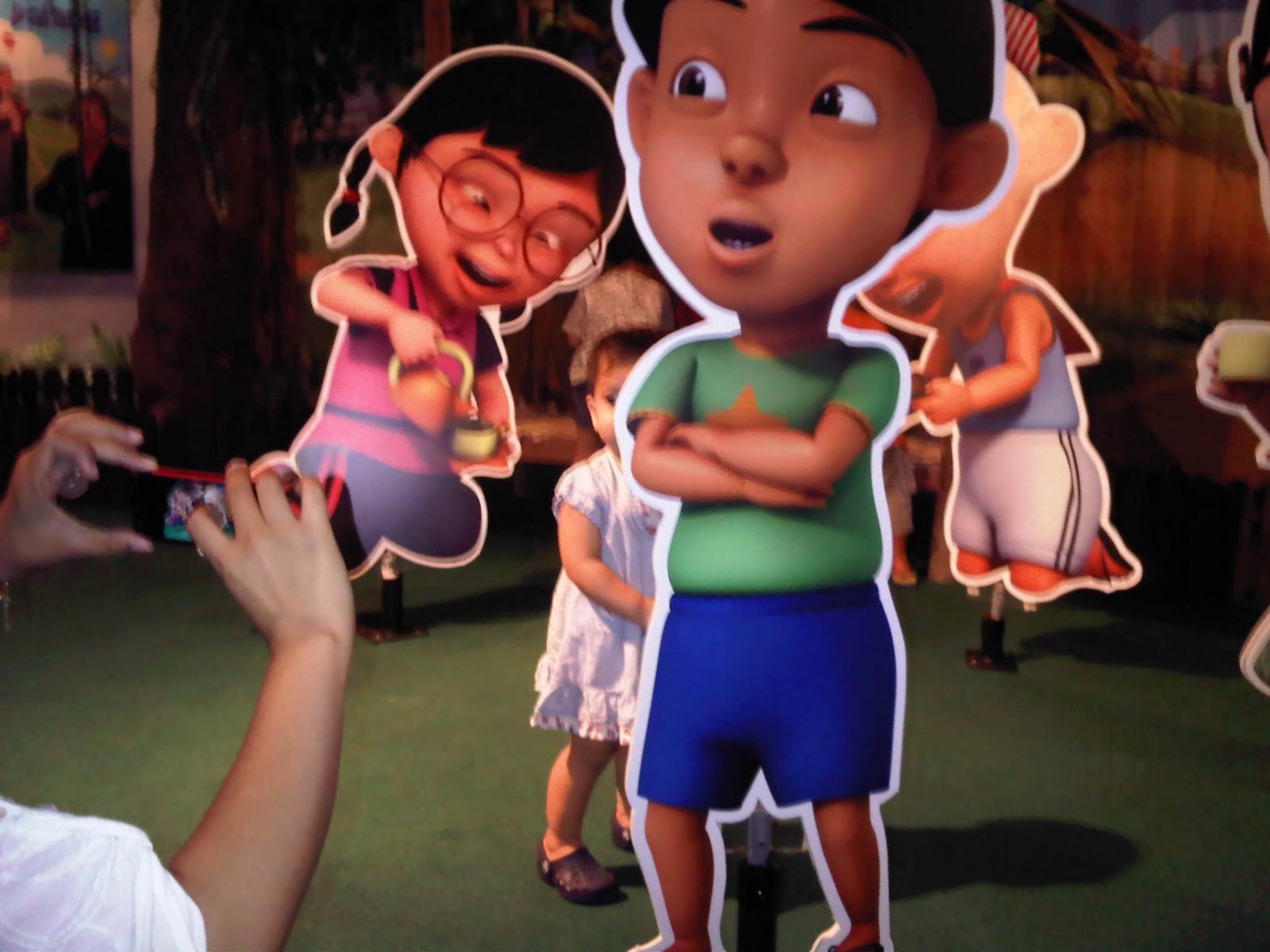 Azima's Wonderland: Upin and Ipin