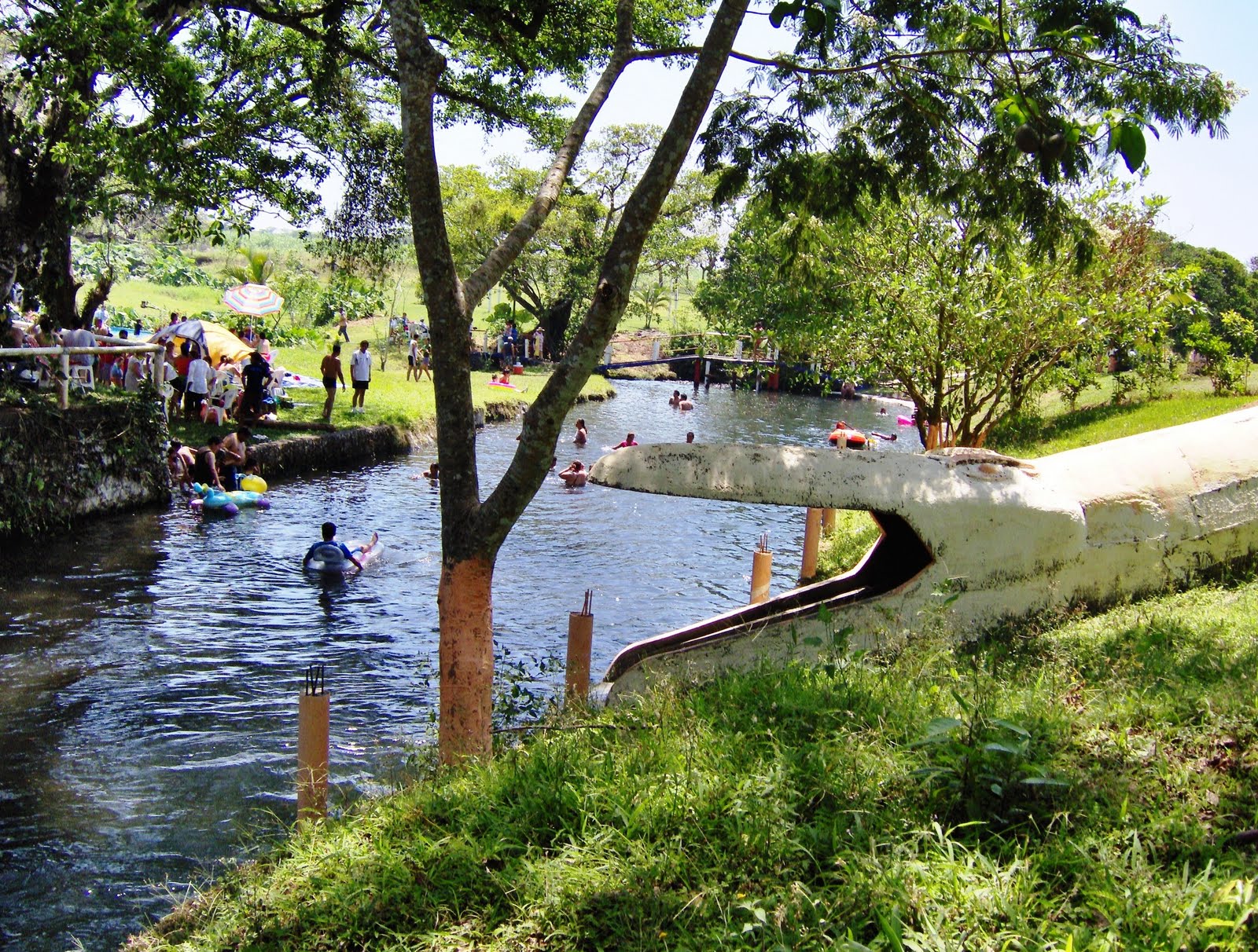 EN LOS TUXTLAS: ÁNGEL R. CABADA DESTINO DE AGUA DULCE