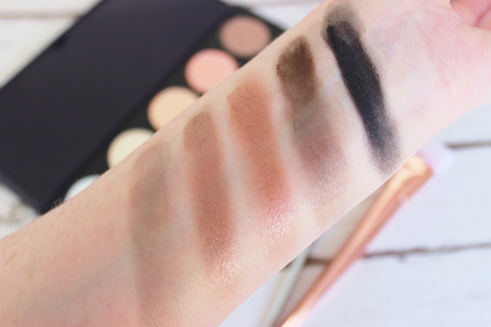 Neve Cosmetics Elegantissimi nude shadow palette review | Tales of a ...