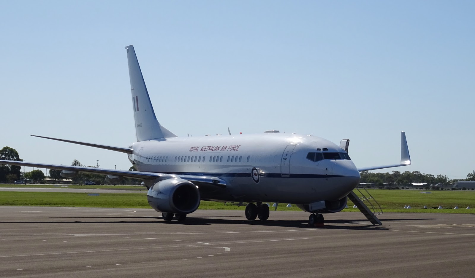 Air Queensland.blogspot: RAAF Boeing 737-700 (BBJ) A36-001 makes an ...