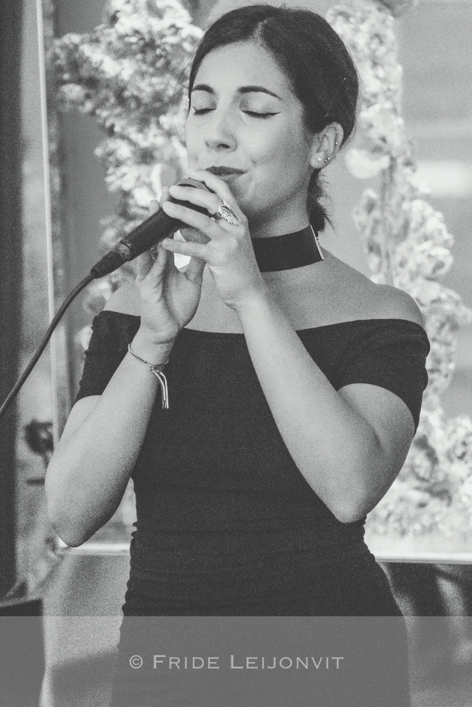 El Multiverso de Julia: Biografía musical