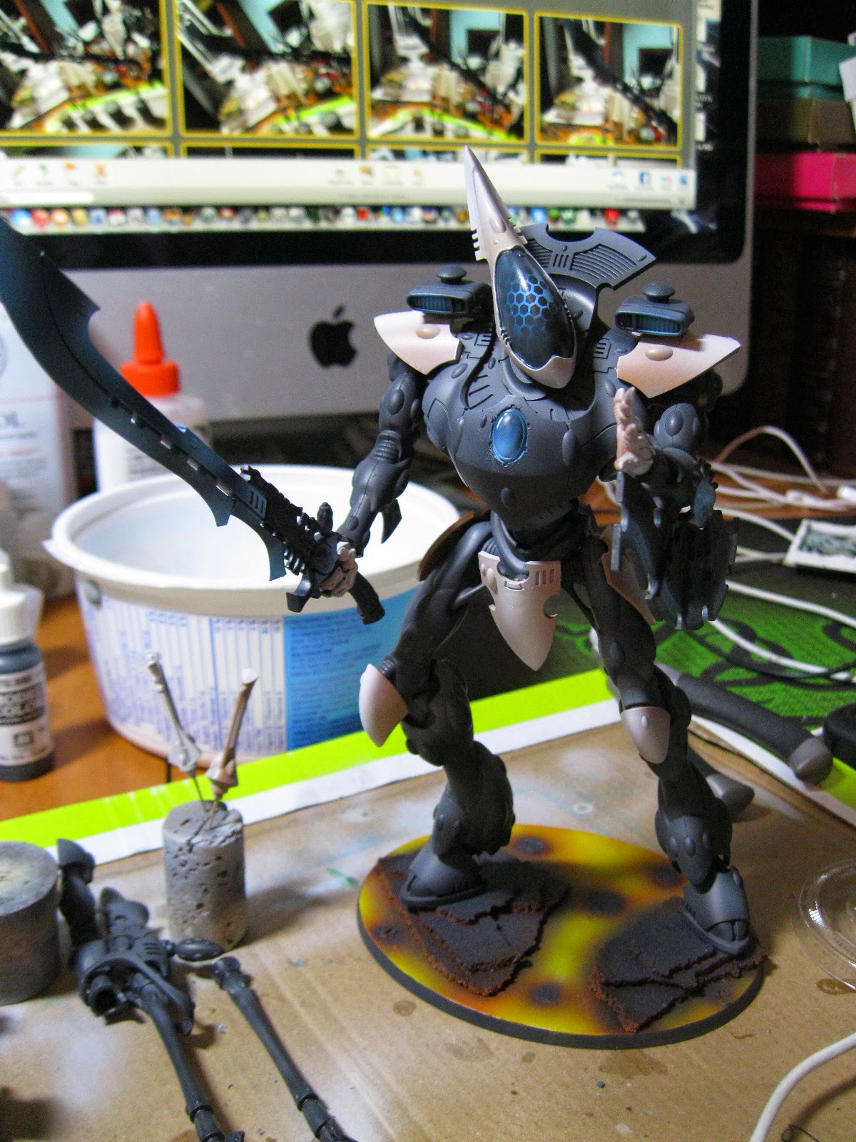 Painting Plastic Crack: Airbrushing Eldar, Ulthwe Wraithknight