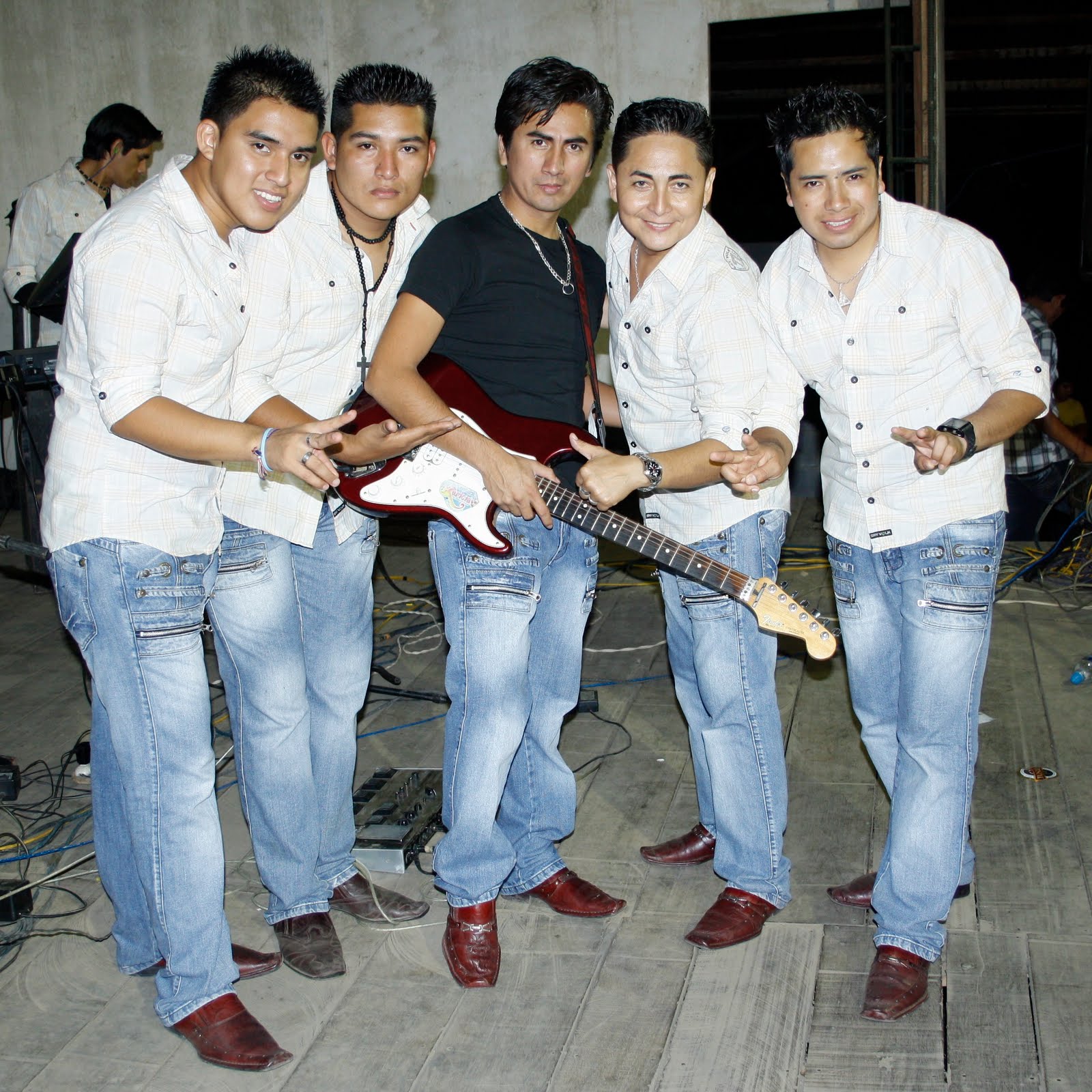 Biografias: Sensual Karicia