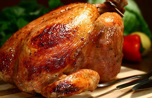 COMIDINHAS FÁCEIS E RÁPIDAS: Como fazer frango inteiro assado em casa