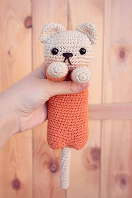 Sand in the woods: Drooping cat