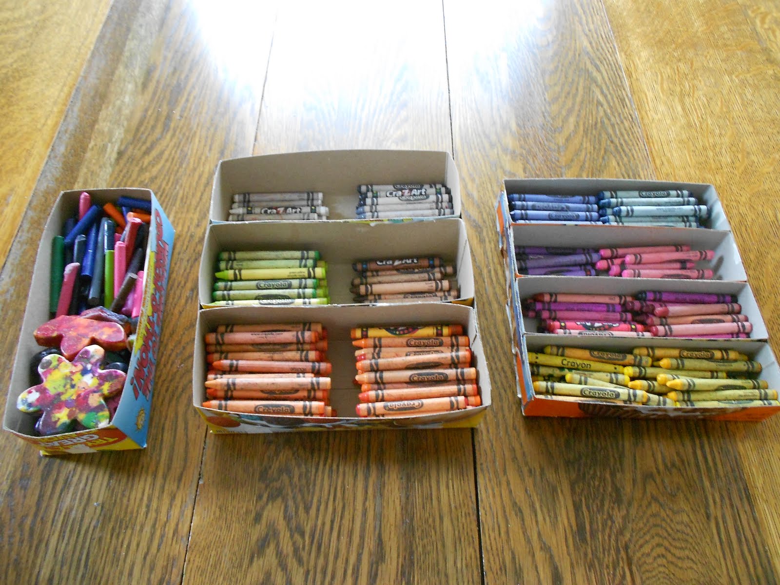 Almost Unschoolers: Cereal Box Crayon Caddy