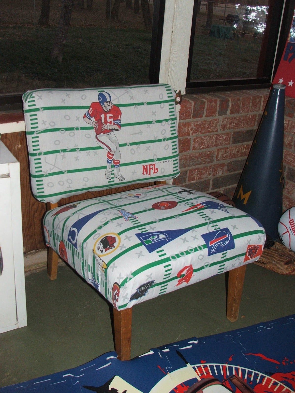 The Sometimes Supermom: Football Chair