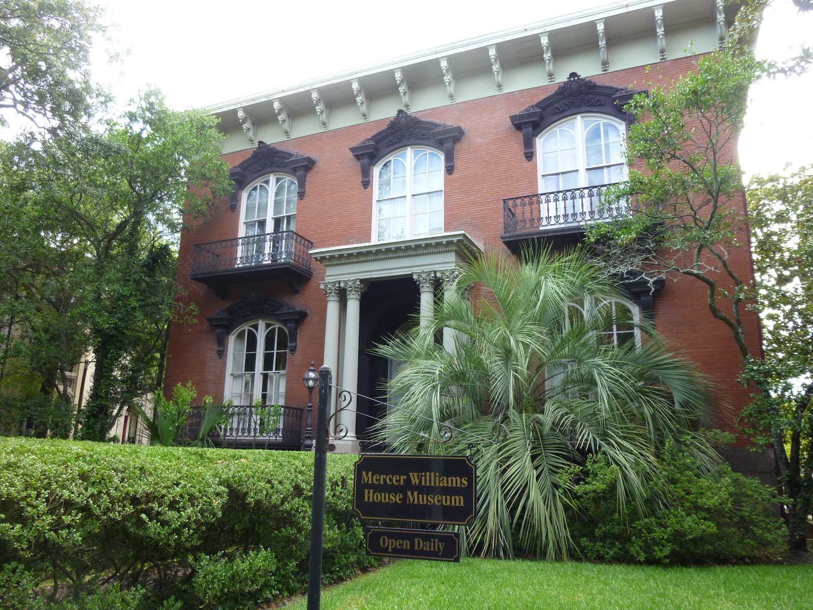 Eric and Beth's Travel Blog: Arrived in Savannah