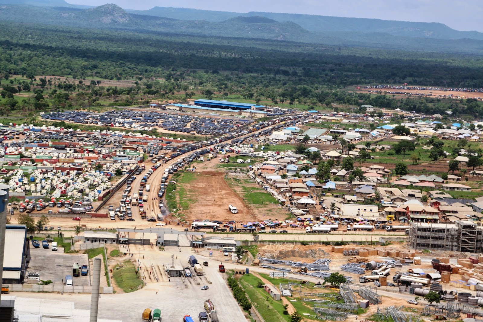 FAHAMU KIWANDA KIKUBWA KULIKO VYOTE DUNIANI CHA SARUJI CHA BILIONEA ...