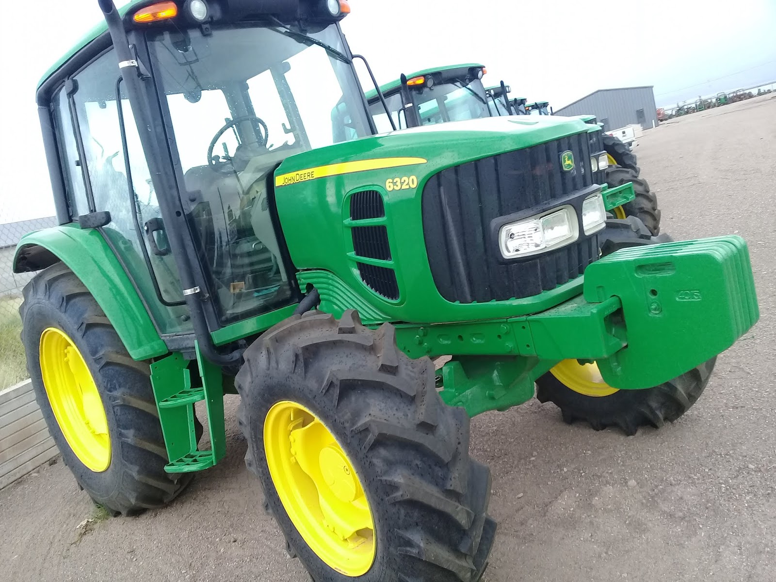 MAQUINARIA AGRICOLA INDUSTRIAL: Tractor John Deere 6320