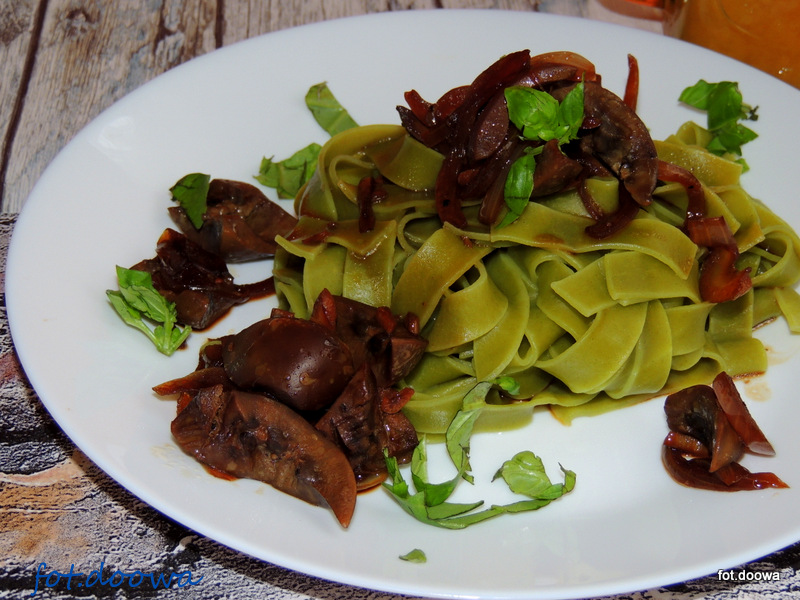 Cynadry wieprzowe z cebulką w winie ze szpinakowym pappardelle - Moje ...