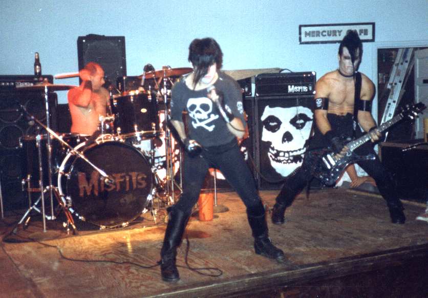 Atitude Rock: The Misfits - Earth A.D (1983)