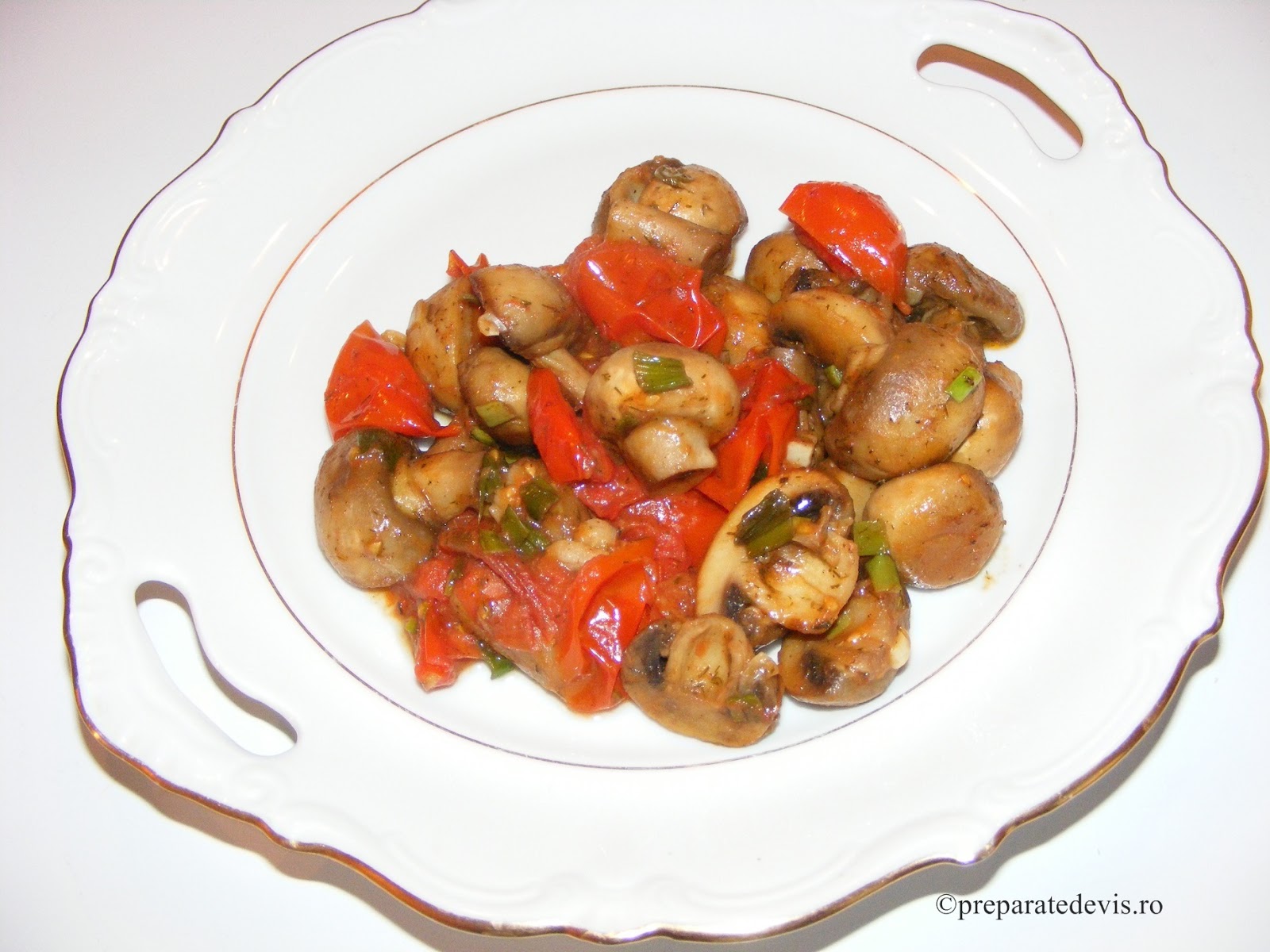 Ciuperci cu rosii cherry la tigaie | Preparatedevis.ro
