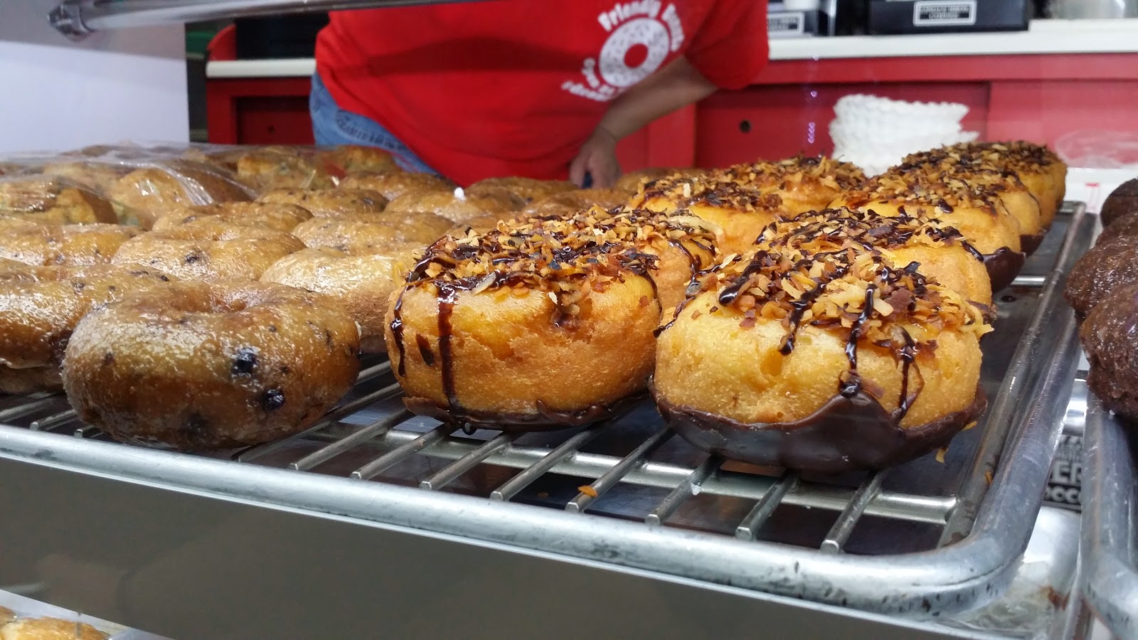 BEAUTIFULLY HANDCRAFTED DONUTS & CRONUTS / DOSSANTS @ FRIENDLY DONUTS ...