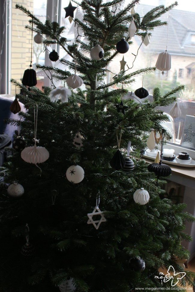 meganmel: x-mas tree 2thousand16 and...