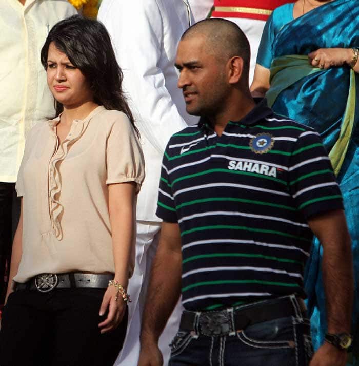 Dhoni Wife Sakshi Singh Rawat Hot Hd Wallpapers High Resolution Pictures