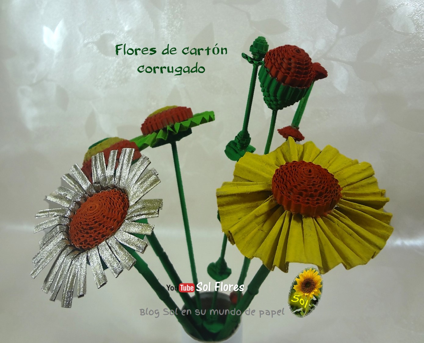 Flores de cartón corrugado - reciclando cartón