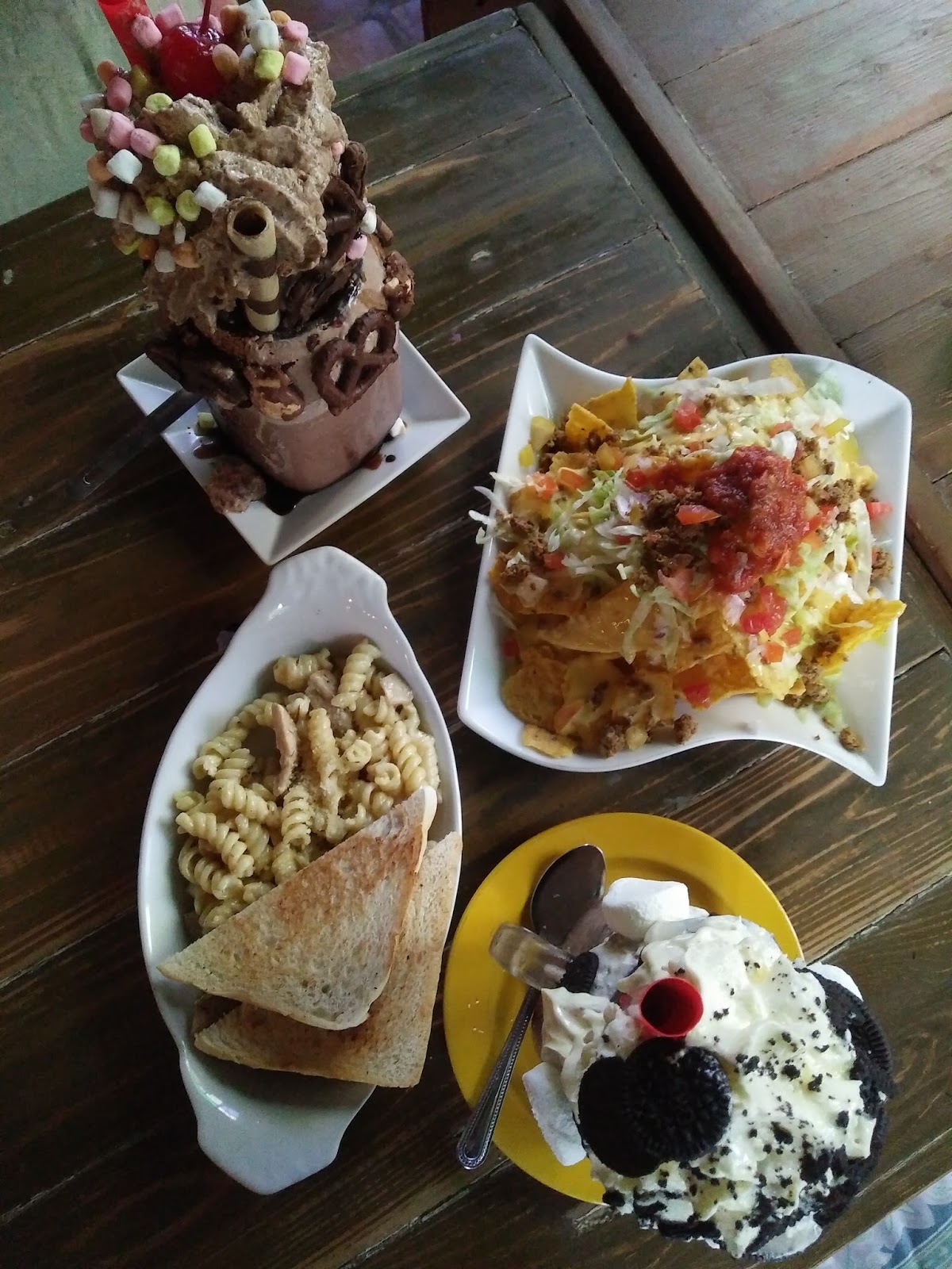 When in Cavite: Indulge your sweet tooth at Brickwood cafe - Fernweh