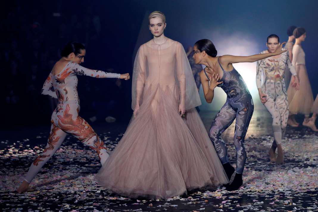 Koide9enisrael: L'israélienne Sharon Eyal a illuminé le défilé ...