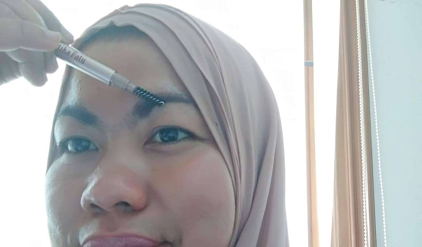 Tampil Mewah Dengan Pensil Alis dan Lip Cream Beauty Queen Series