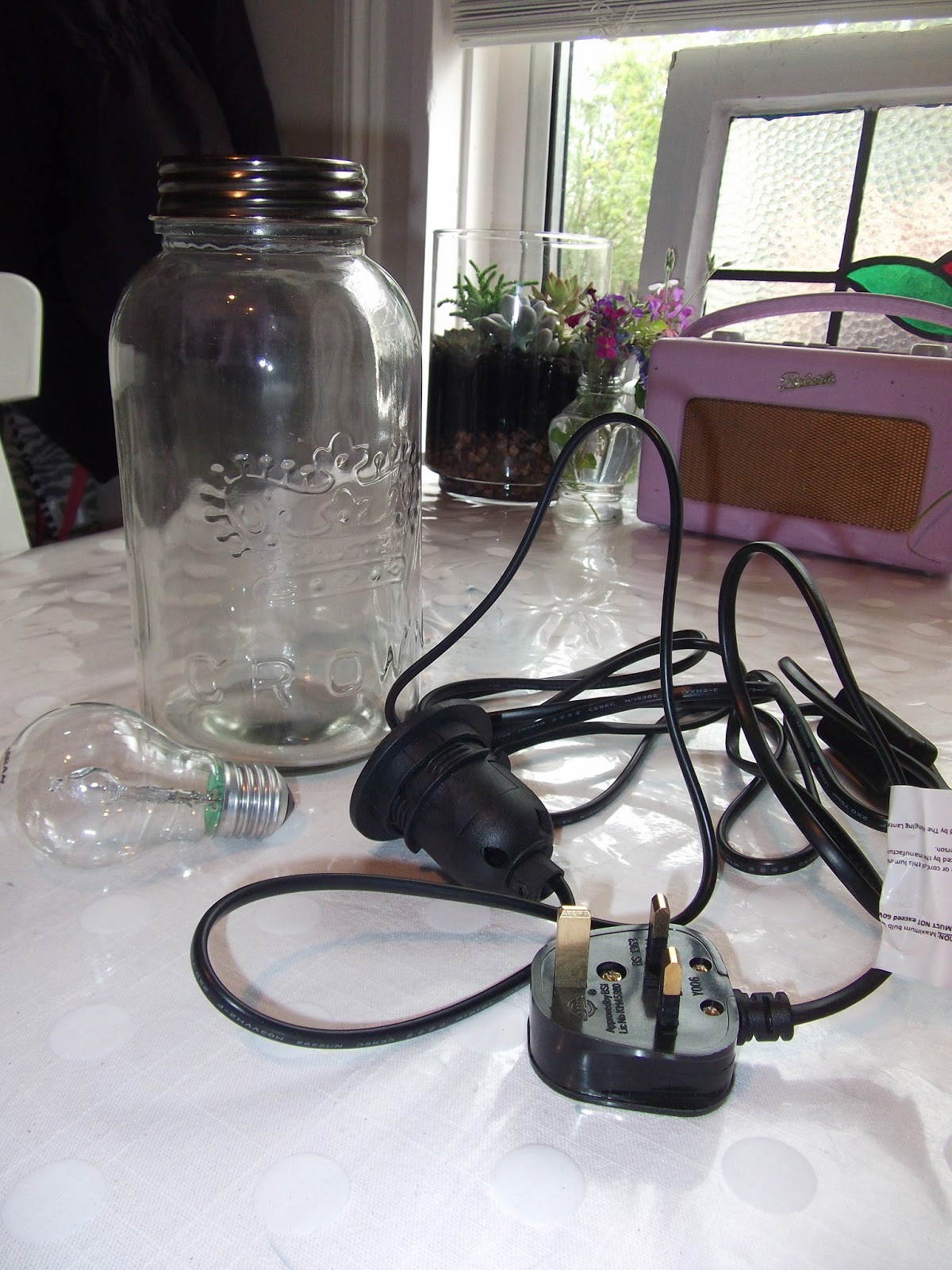 nostalgiecat: DIY Jar pendant light