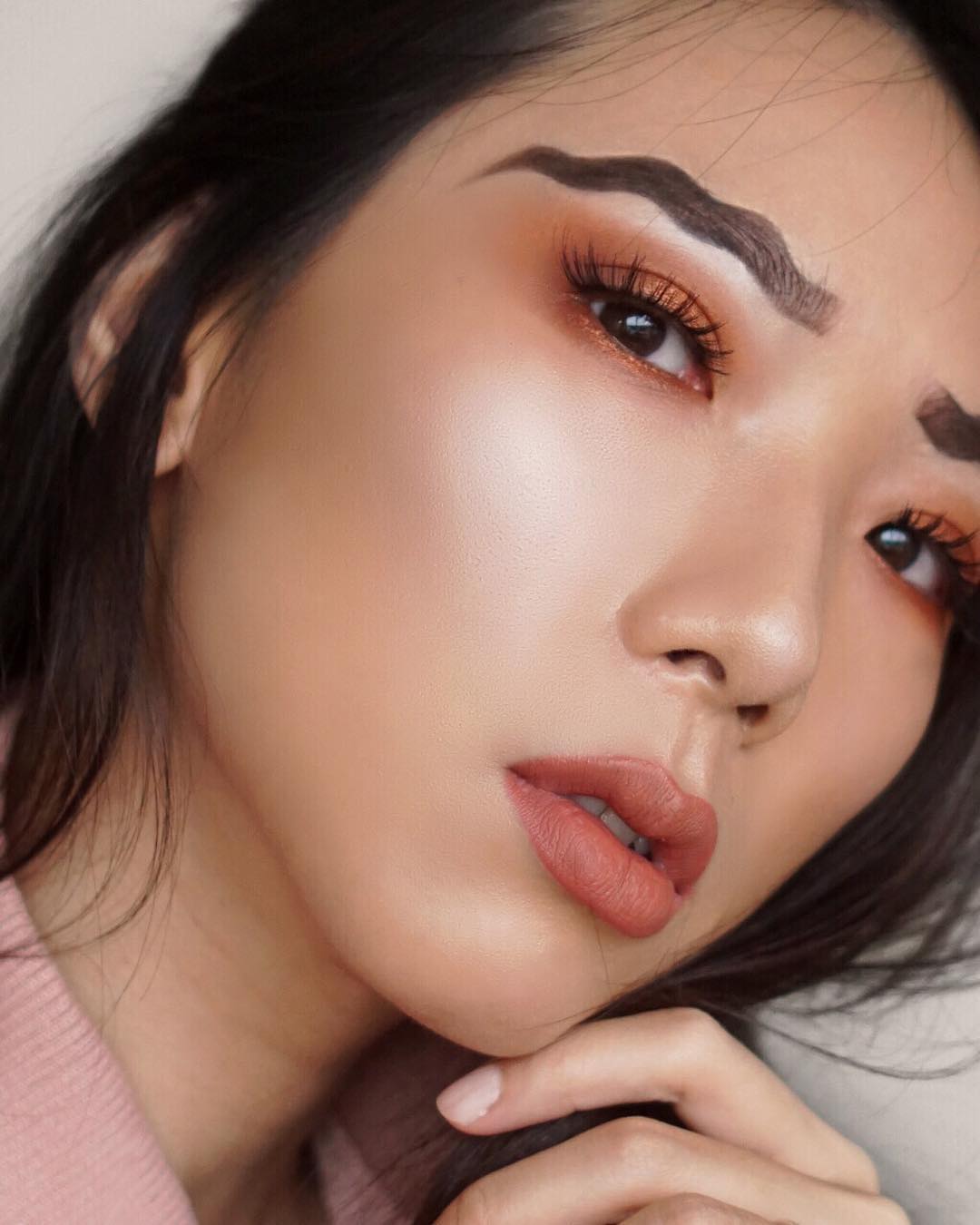 Weird Squiggle Eyebrow Trend Takes Over Instagram | Latest Fashion Corner