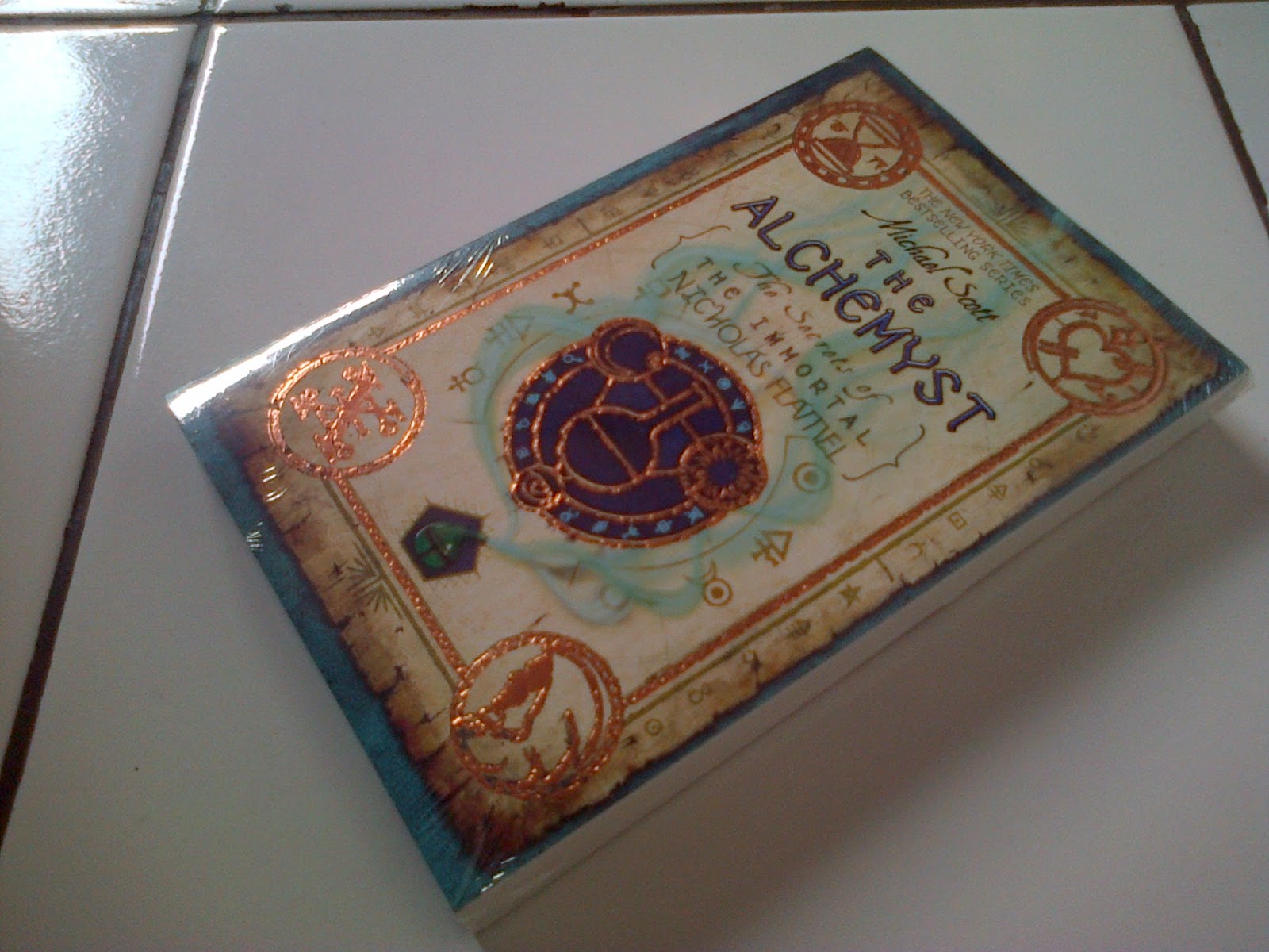 Jual Novel: The Alchemyst (The Secrets of The Immortal Nicholas Flamel ...