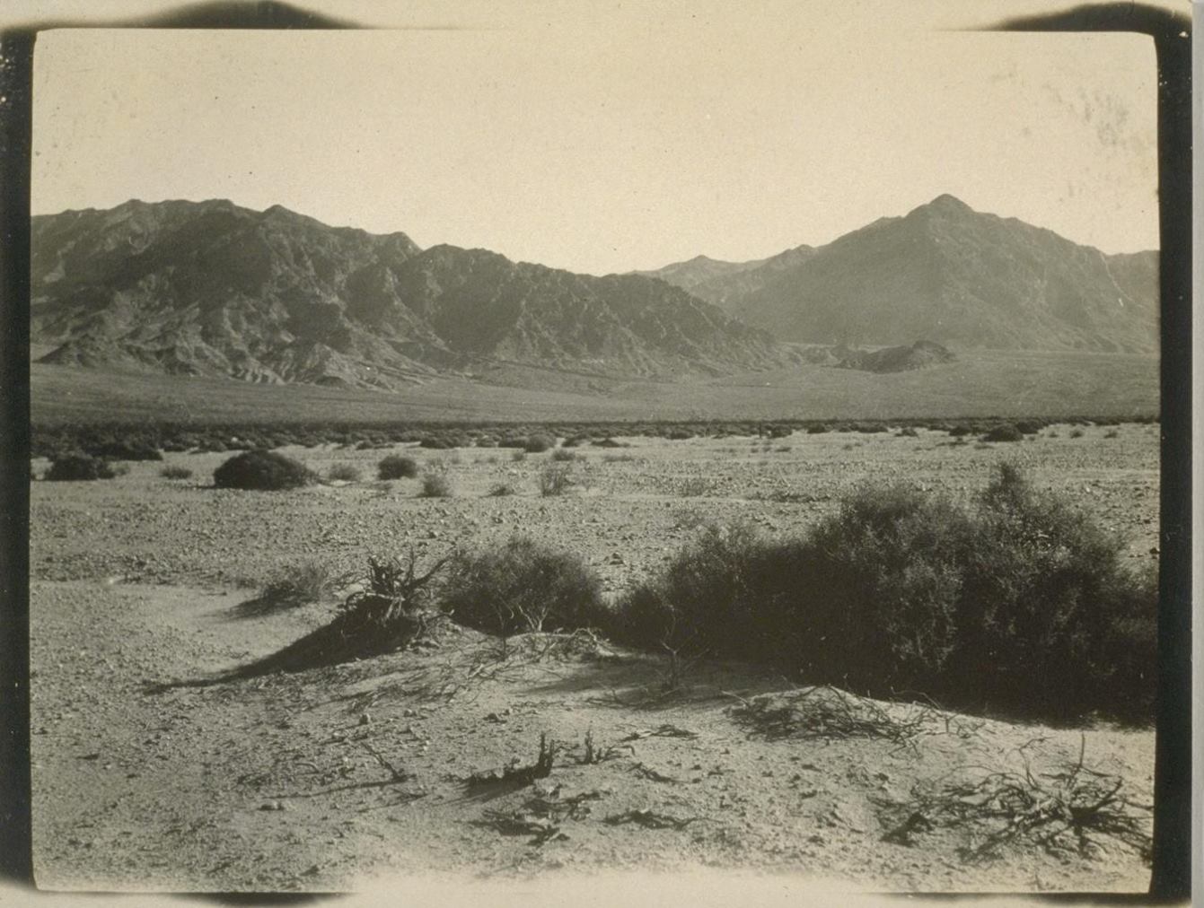 Amazing Vintage Photographs Documented a Road Trip Through Death Valley ...