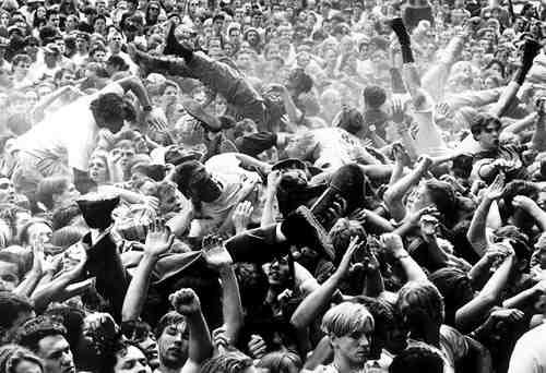 ARTI MOSHING YANG SEBENARNYA BAGI METALHEAD | Metalhead Sindikat