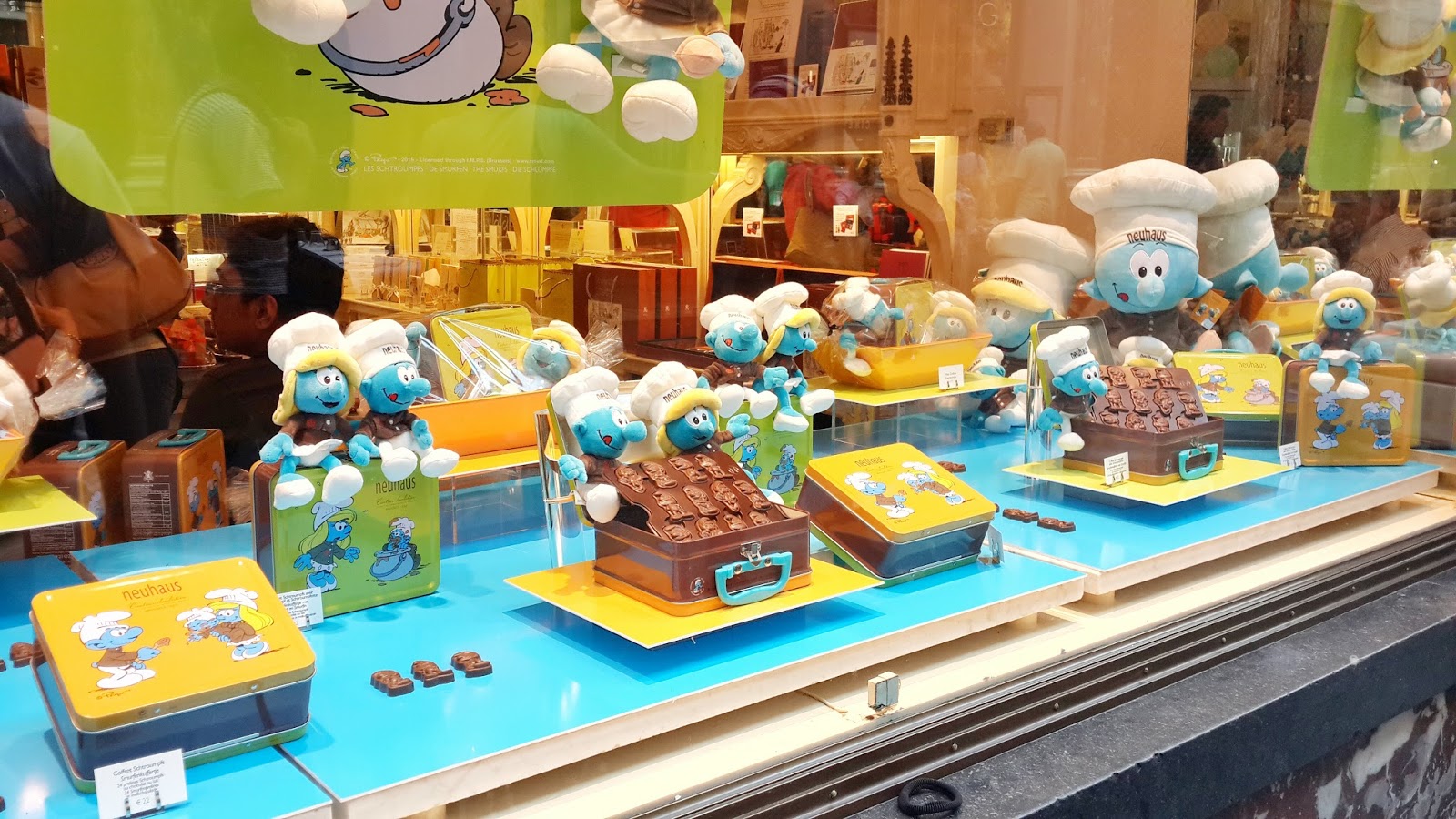 STELLANGELITA: [Europe] Meet The Smurfs in Brussels
